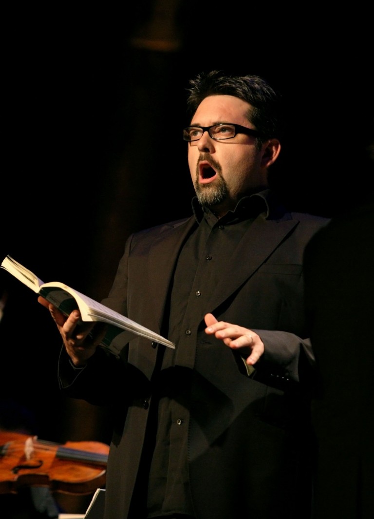 Les Ambassadeurs et Stephan MacLeod brillent dans les ténèbres de ...