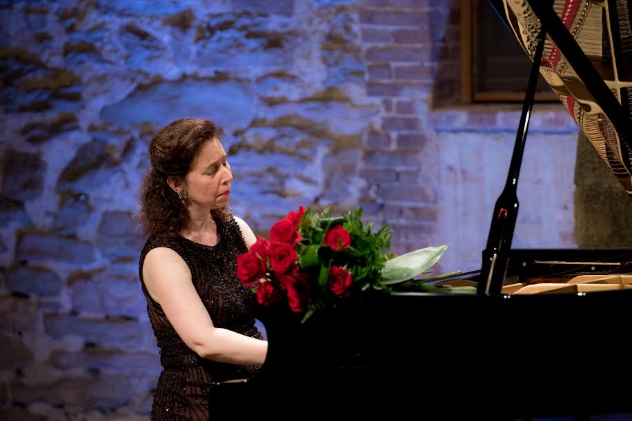 Angela Hewitt joue et gagne sur le Trasimène - ResMusica