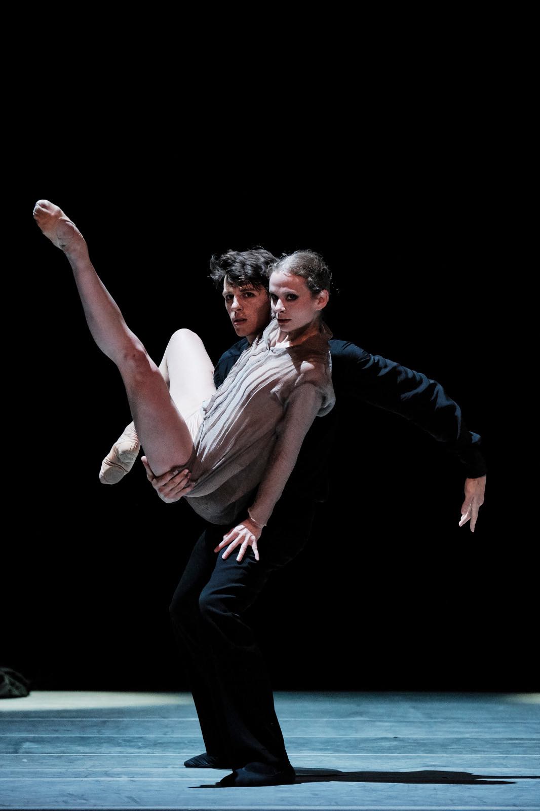 Van Manen et le duo Sol León et Paul Lightfoot à l’Opéra Garnier ...