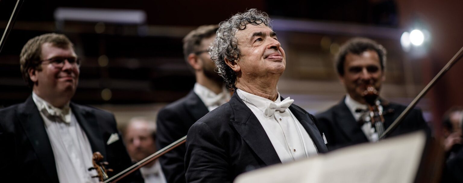 Semyon Bychkov et l’Orchestre Philharmonique tchèque jouent ...