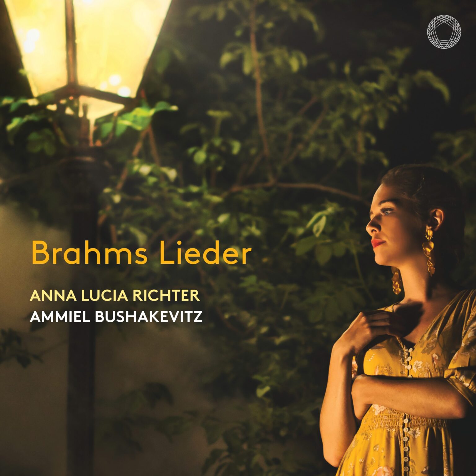 Très belle Anna Lucia Richter dans Brahms - ResMusica