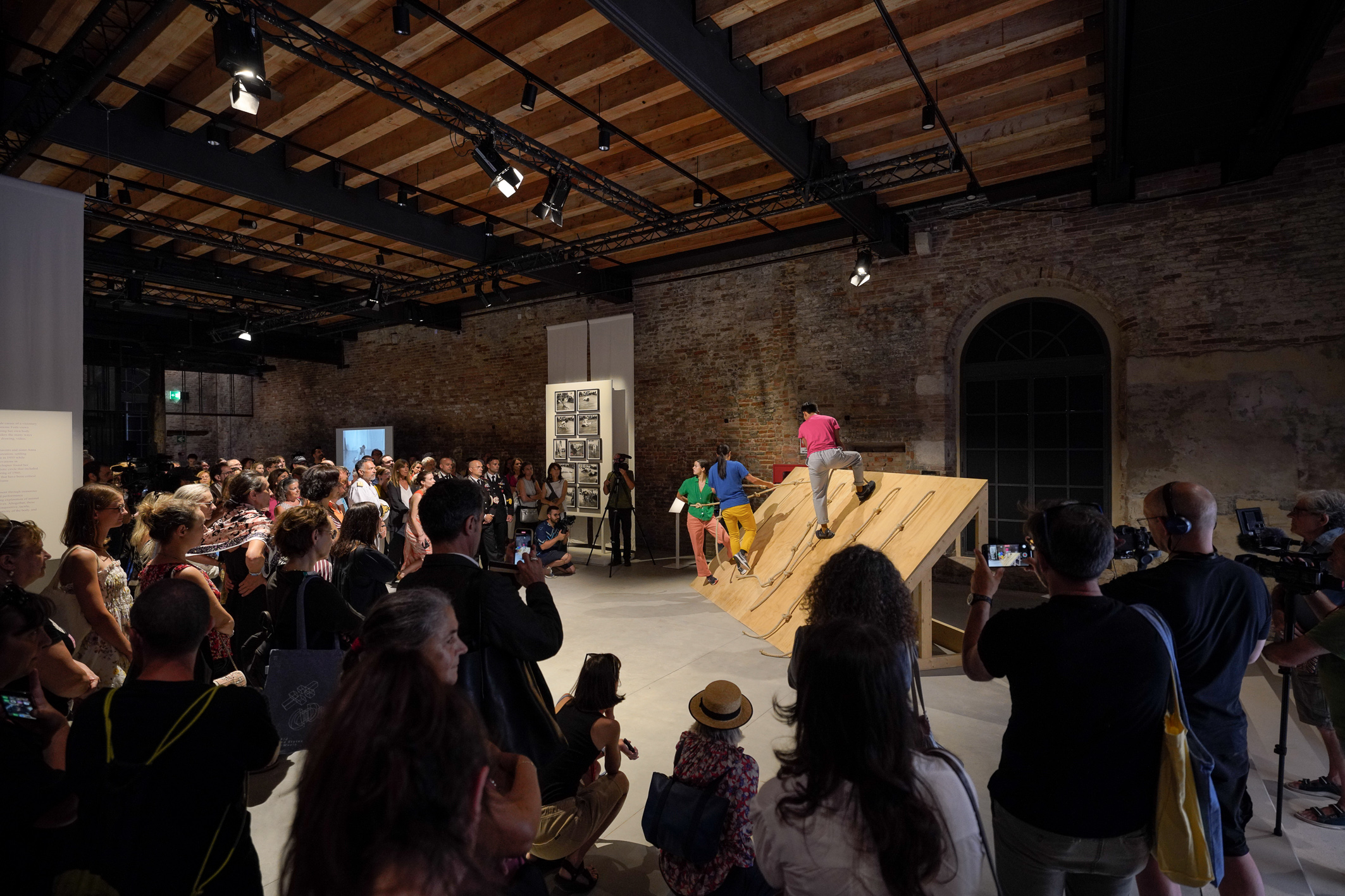 Constructions dansées avec Simone Forti à la Biennale de Venise ...