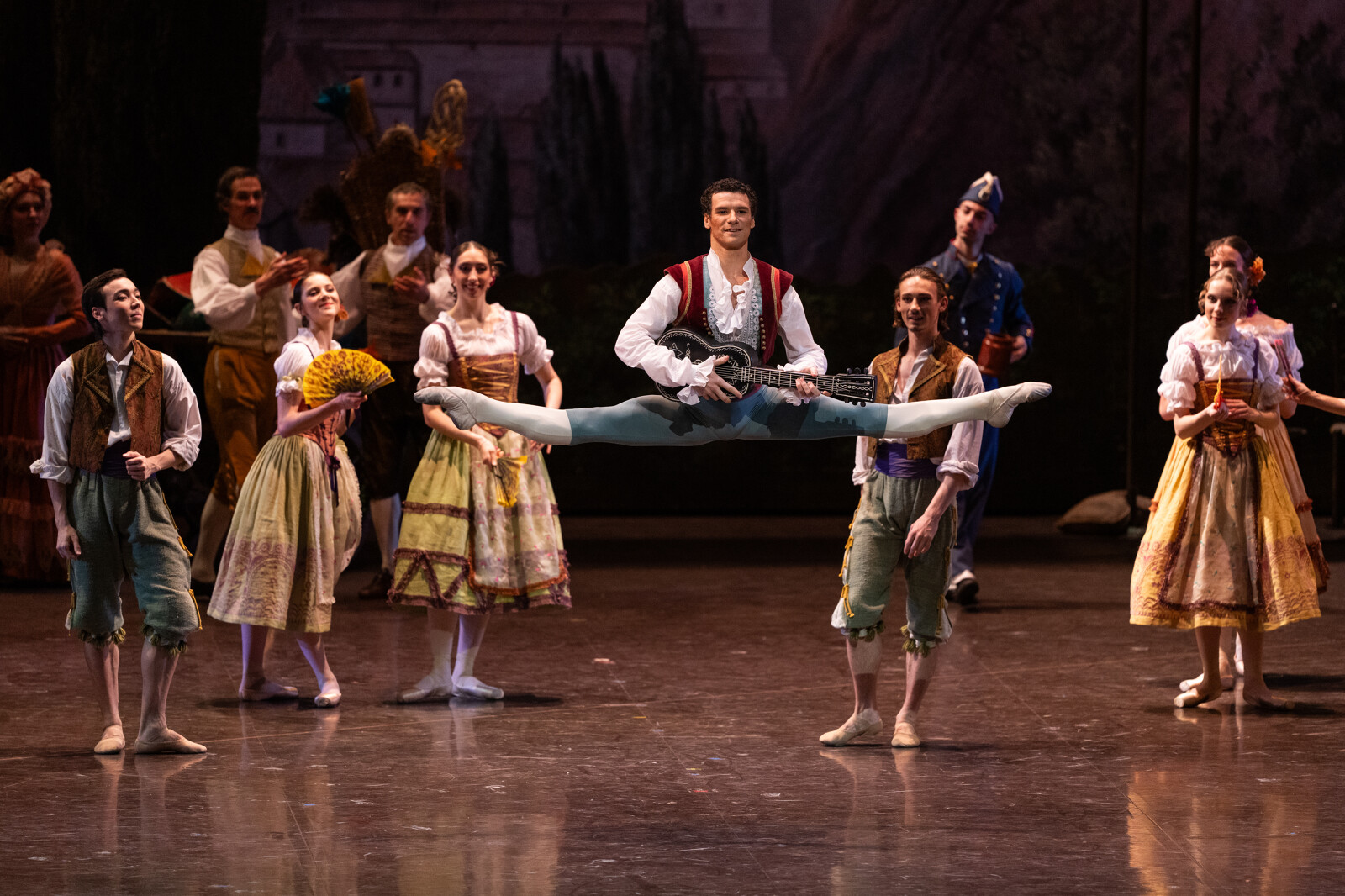 Paul Marque, éblouissant dans Don Quichotte à l’Opéra Bastille - ResMusica