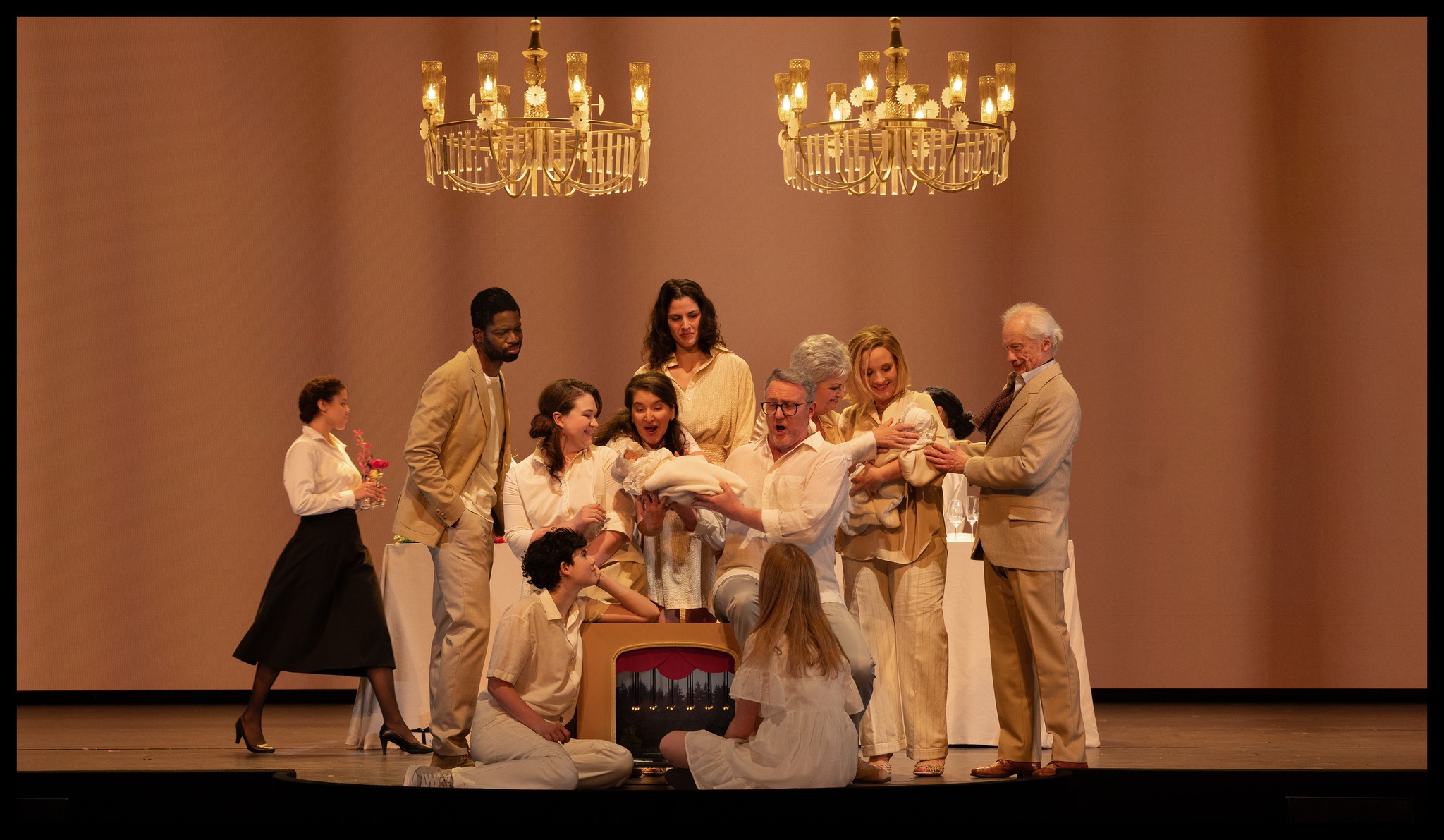 À La Monnaie, Fanny and Alexander de Mikaël Karlsson et Royce Vavrek ...