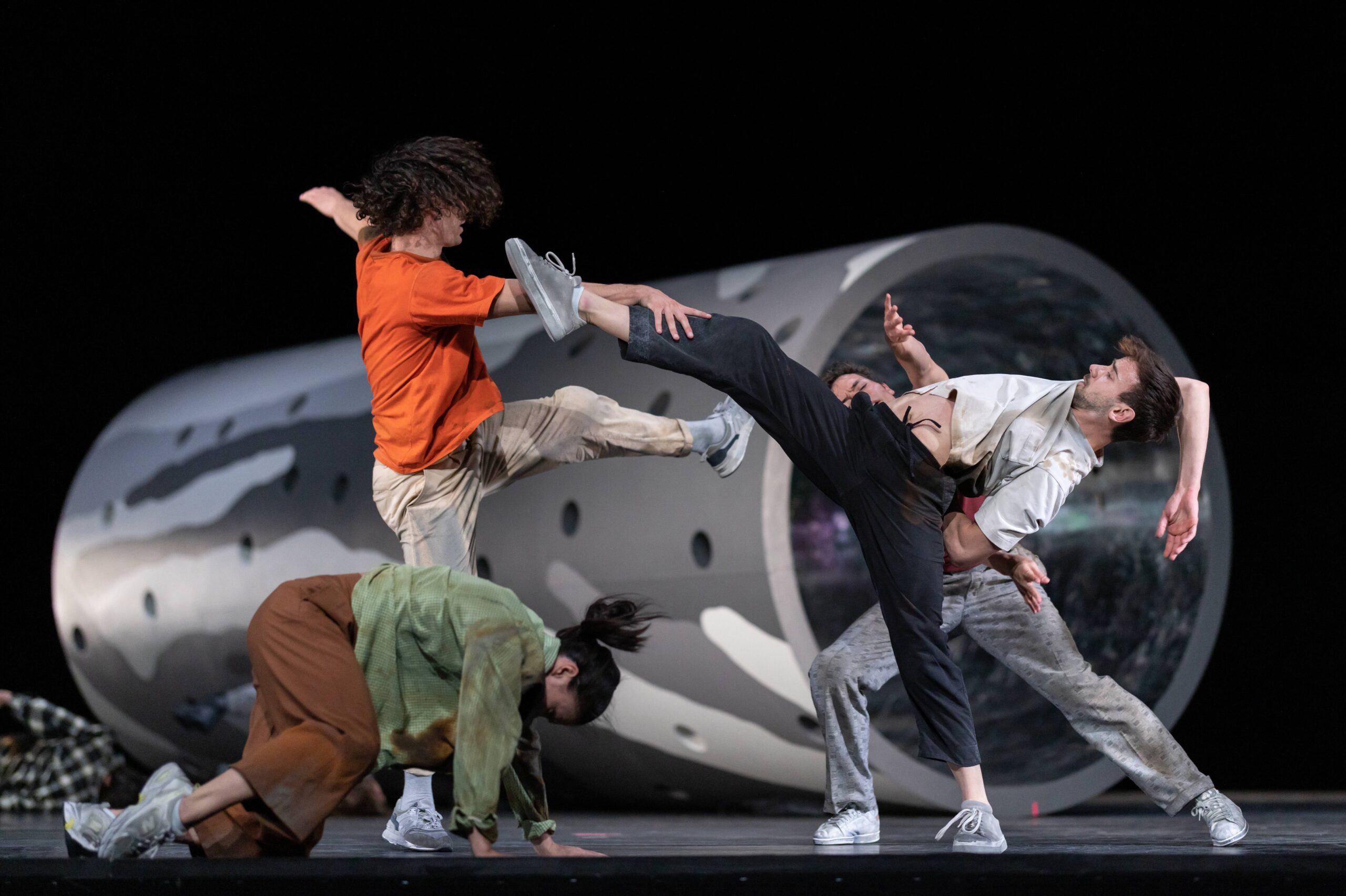 French Option: Damien Jalet Genève: Grand Théâtre Danse - Critique ...